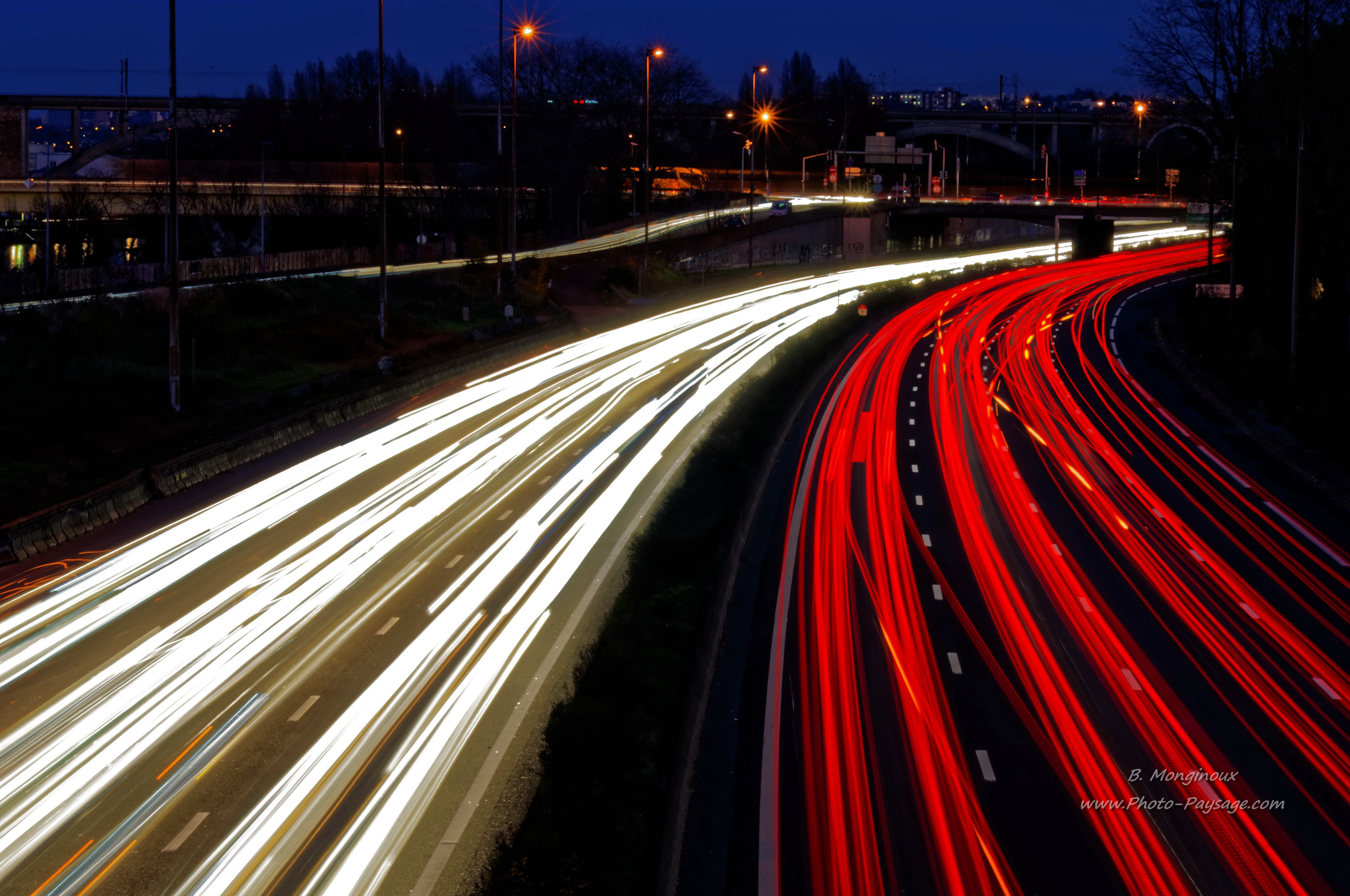 Trainées lumineuses sur l'autoroute | Photo-Paysage.com, le blog